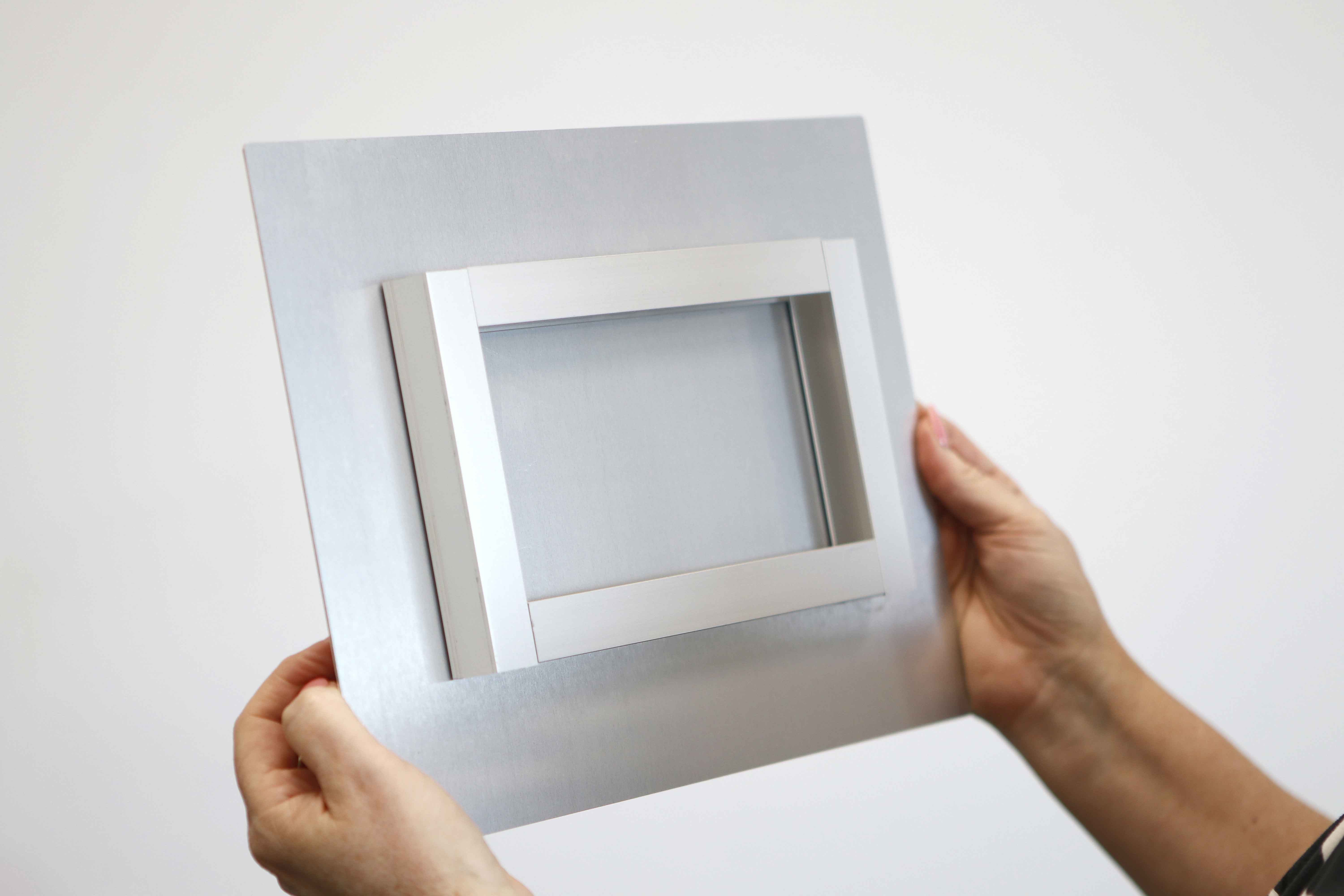 How do I hang a metal print?